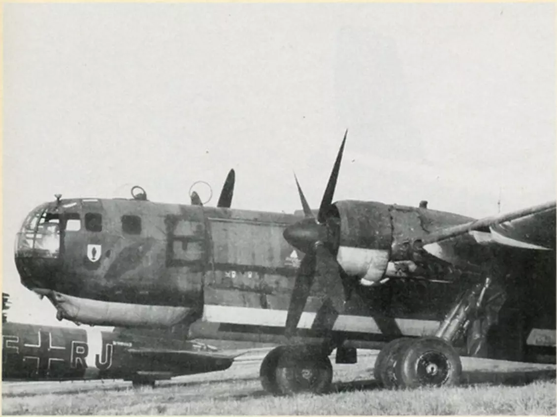 NON-177 yang digunakan untuk latihan taktikal di sekolah penerbangan №16 (Flugzeugführerschule (B) 16), Burg, di bawah Magdeburg