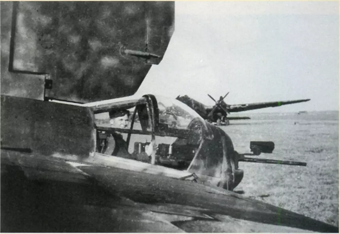 A HE-177 A-3 és A-5 farok védekező telepítésében egy 20 mm-es automata pisztolyt telepítettünk. Meg kell jegyezni, hogy ez a telepítésnek nagyon korlátozott hímszektor volt.