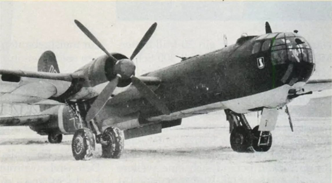 HE 177 A-3 KGオープンリア爆弾フラップ付き40 Squaders。 A-3は、1944年6月に軍隊に入れた177最後のHE