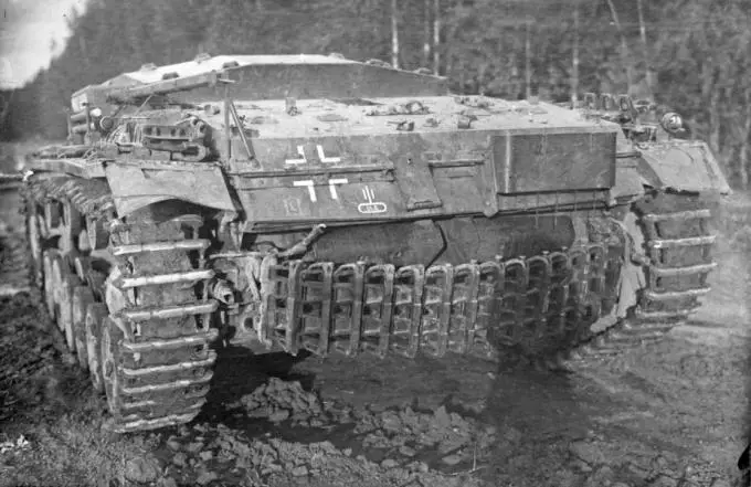 A thástáil san APSS. Sturm Sau Stug III (Strurmgeschütz III)