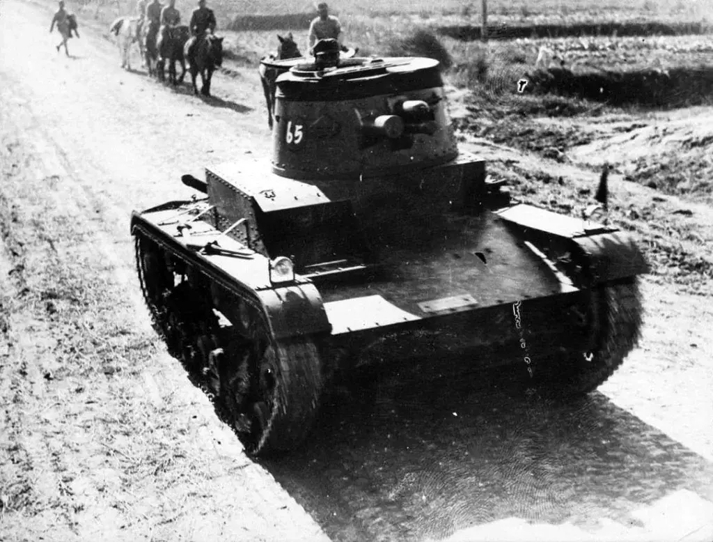 Vickers Mk.e dari kumpulan pertama yang dibeli pada tahun 1934. Kemungkinan besar, tangki dari batalion tangki 1