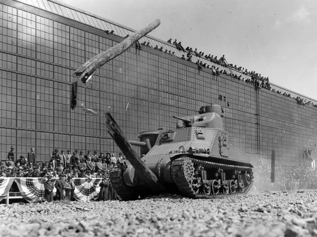 Maonyesho ya umma ya tank ya kwanza ya serial M3, Detroit Arsenal, Aprili 24, 1941