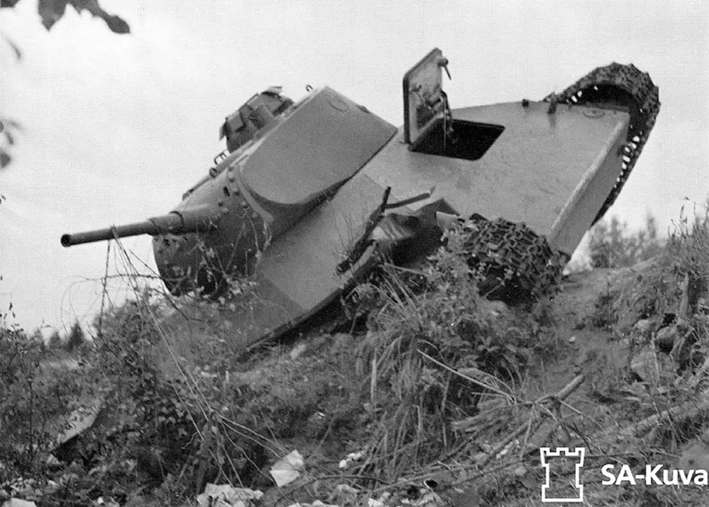 Pierwszy z zagubionych w Battle T-50, Petrozavodsk District, lipiec 1941 roku. Teraz ten zbiornik znajduje się w muzeum zbiornika, że ​​w Hasła, Finlandia