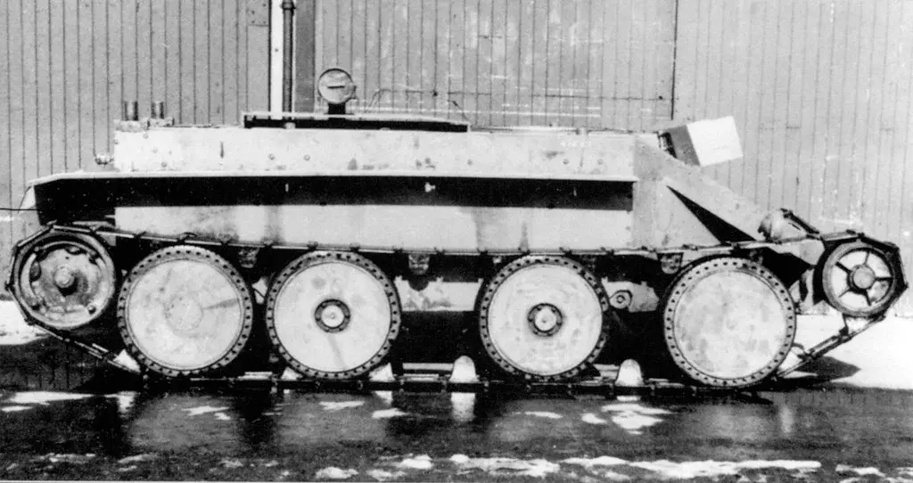 Tank Medium Tukar M1931, dia adalah tangki Cruiser A13E1, 1937. Kereta ini berjaya menjadi progenitor roda Amerika dan tangki yang dikesan dan bahasa Inggeris