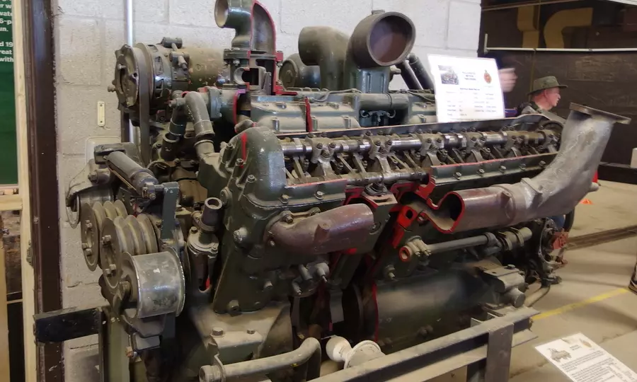 Rolls-Royce Meteor, moteur d'une nouvelle génération de réservoirs de croisière britanniques. Exposition du musée du régiment de l'Ontario (musée de la Régiment de l'Ontario)