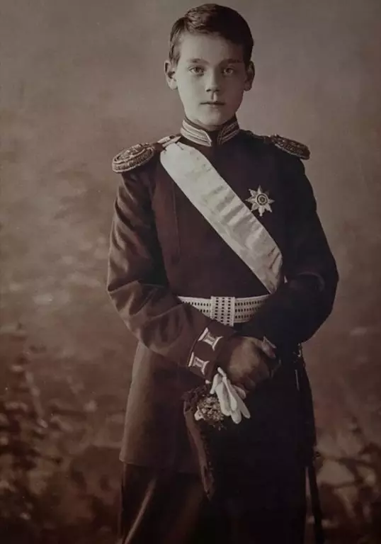 Paano maaaring pumunta ang mga kaganapan sa Russia kung natanggap ni Mikhail Romanov ang kapangyarihan pagkatapos ng pagtalikod ng Nicholas II