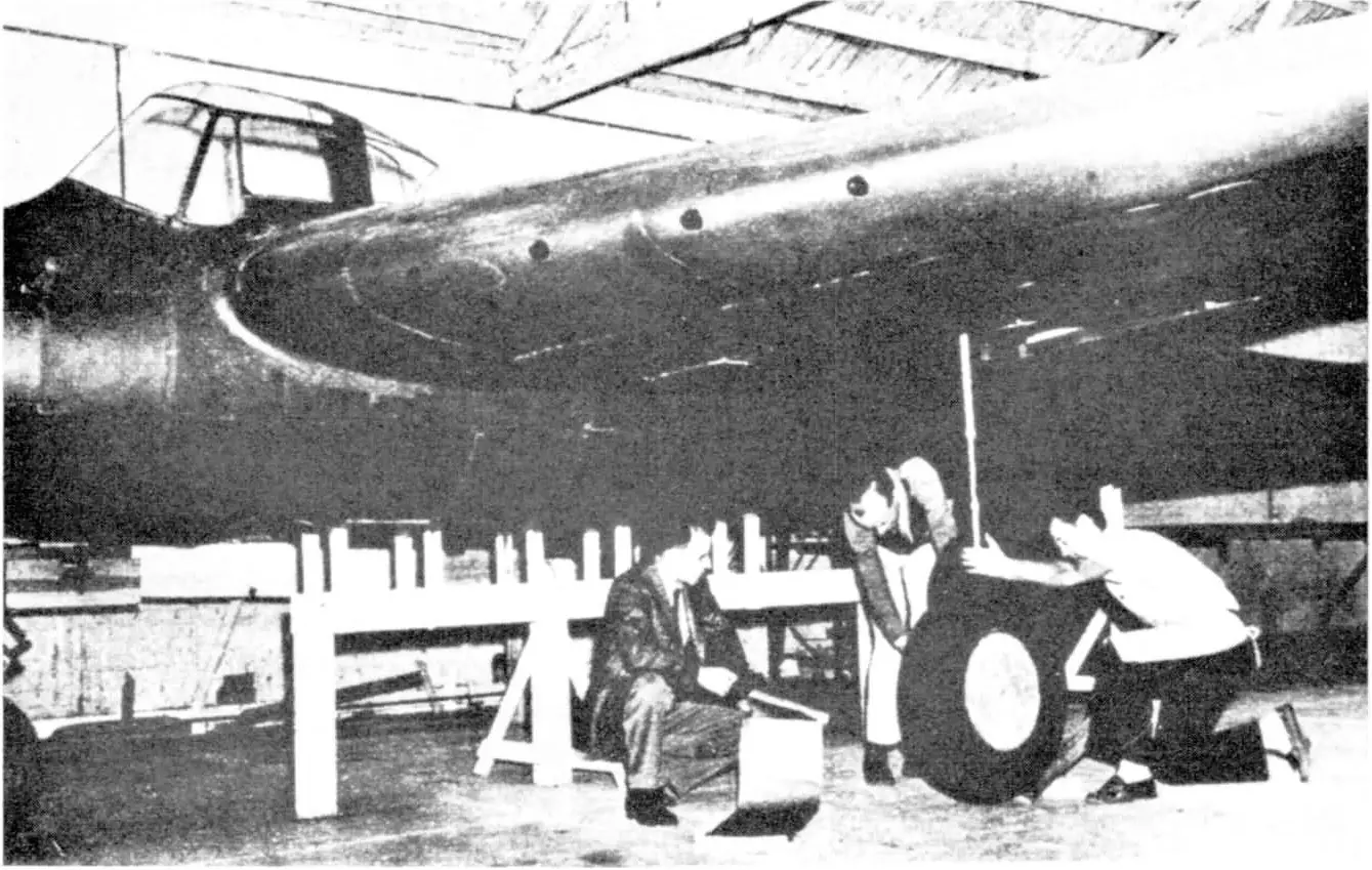 Arròs. 8 El model a gran escala de l'avió Manta ha estat fotografiat moltes vegades, que va permetre obtenir una idea de les mides impressionants d'aquest projecte.