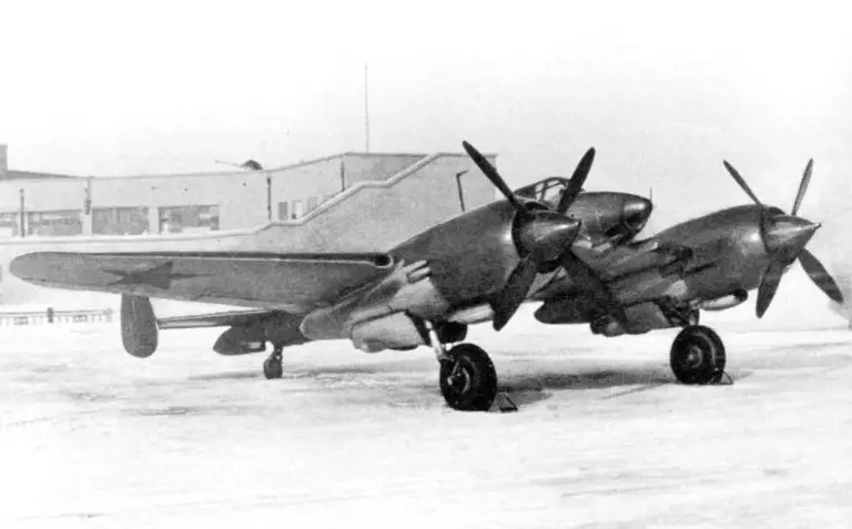Tempur MiG-5 dengan mesin M-82.