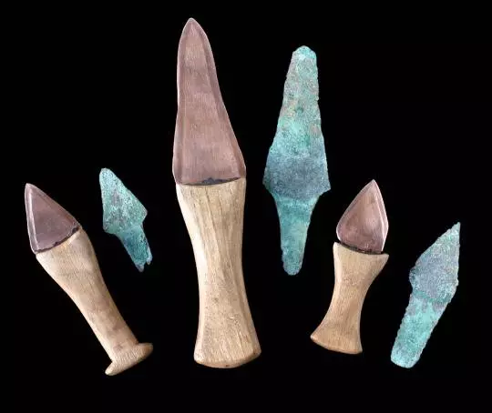 Ancient copper knives and their modern Novodeli