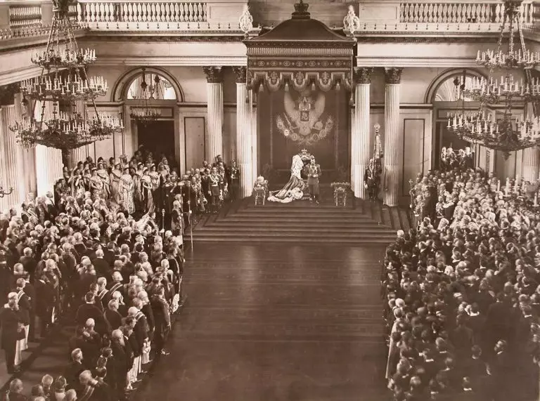 Constatation à Nicholas II. Constitution
