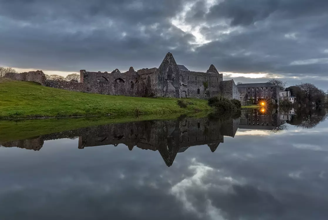 Rwin nan monastery nan Franciscans. Asketon