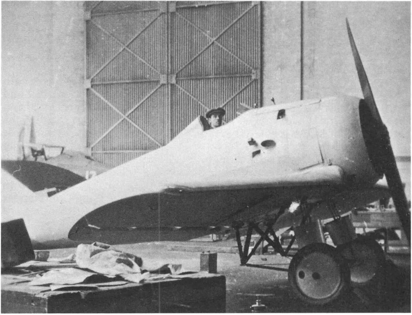 Primul prototip S-1 în atelierul experimental; Cricvewood, septembrie 1923 (S. T. A. Richards)
