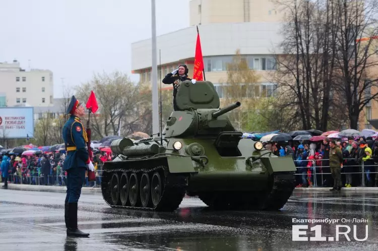 Pobjednička parada. Top Pyshma 9. maja 2015. Fotografija.