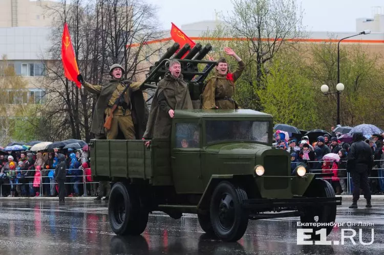 Pobjednička parada. Top Pyshma 9. maja 2015. Fotografija.