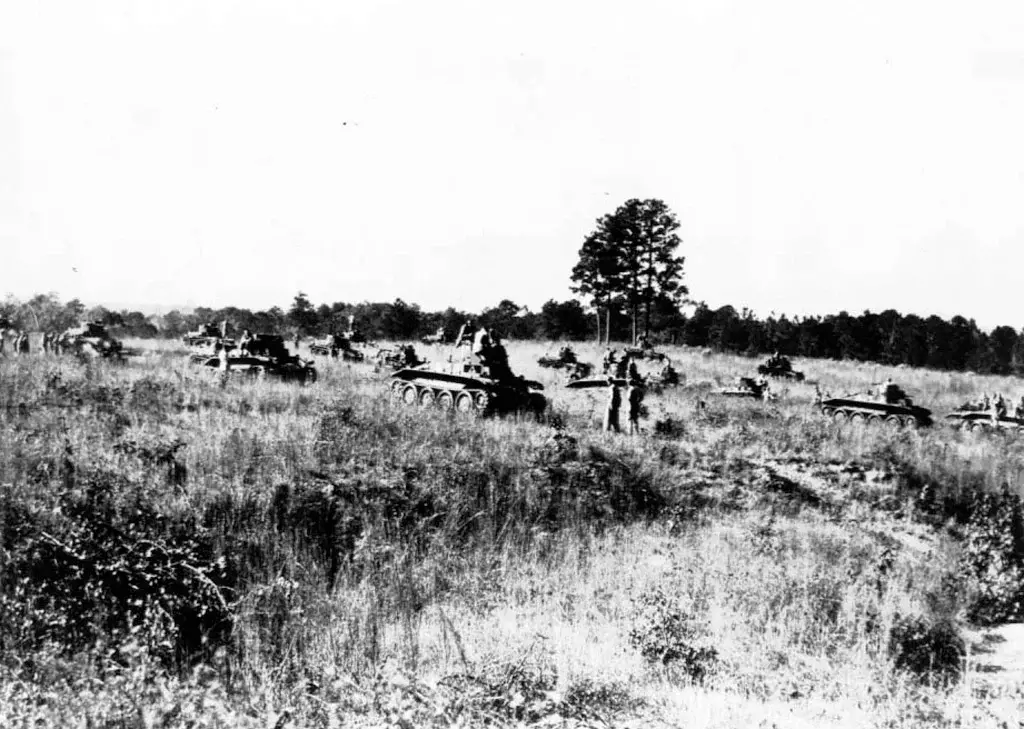 Bis op d'Erscheinung vum Medium Tank M2, dës Autoen waren déi massivst amerikanesch Mediumstrumpen.