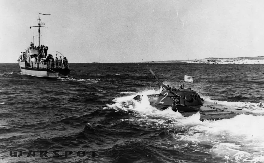 Sea PT-76 in Sevastopol, 1953. Towing for a trash at a speed of 5 knots