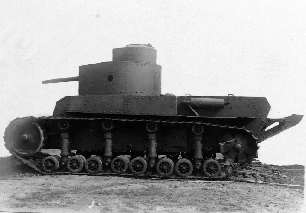 I 1931 er T-24 allerede forældet, så udskiftningen af ​​BT så logisk. Og BT var ikke den eneste maskine, der blev anset for at erstatte denne tank