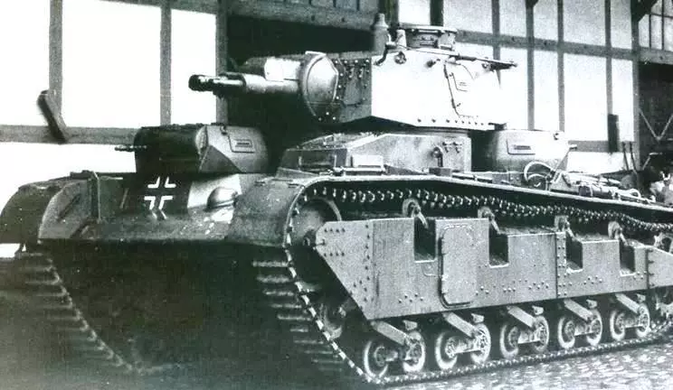 (Thử nghiệm Tank Tristened nặng NB.PZ. Cân nặng 23,4 tấn.)