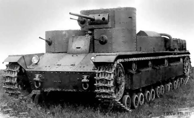 (17,5-тонний, прототип Т-28 - трёхбашенний середній танк з картонною, щоб укластися в заданий вагу, бронею)