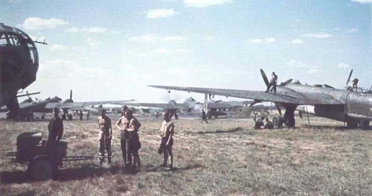 Rock pommitaberid Heinkel HE 177 GREIF Airfield lähedal Konigsberg, 1944, Foto: Waralbum.ru