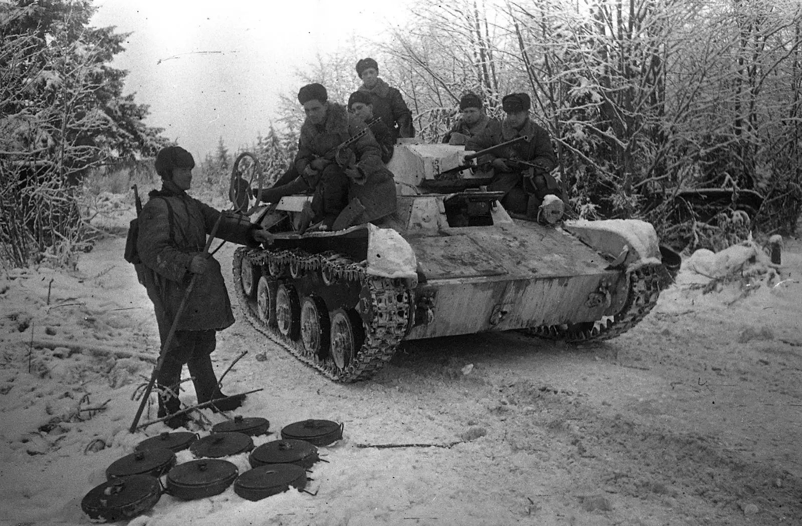 Yuri Pastholok. Grousse Bäitrag zu klenge Panzer am Duerchbroch vun der Blockade vu Leningrad