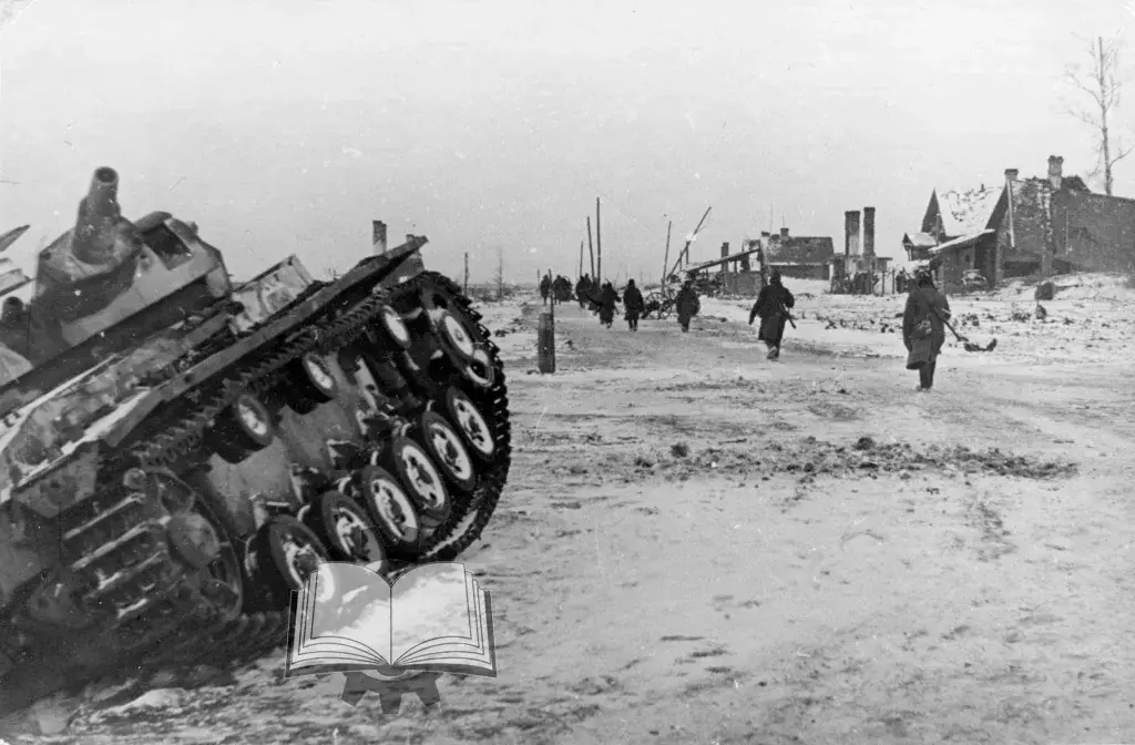 The outcome of the inglorious counterattack of the 1st company 502th TTB. The 136th Infantry Division enters the working settlement No. 5, in the foreground, podted pz.kpfw.iii ausf.n from the composition of the 502th TTB