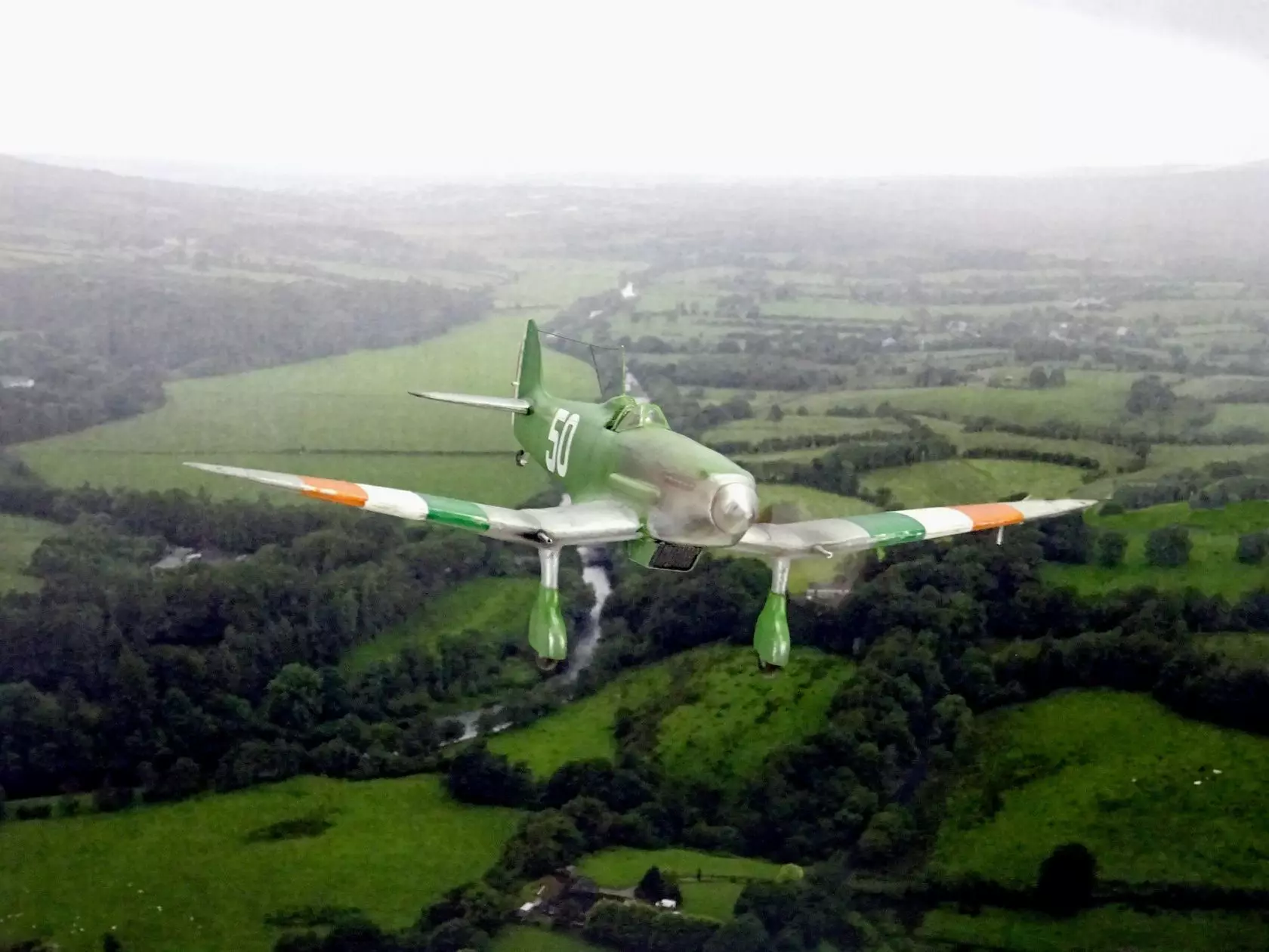आयरलैंड आर्मी (आईरिस आर्मी एयर कॉर्प्स - आईएएएसी) बलदेननेल (बाल्डननेल), डबलिन के एयर कॉर्प्स के पहले स्काइरार्क एमके (साइड नंबर 50) 1938 का अंत।