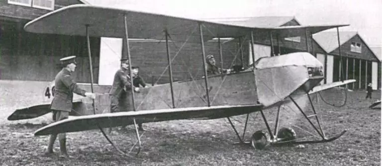 Pierwsze brytyjskie samoloty Avro 500