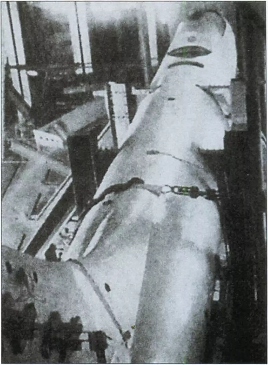 An fuselage na Su-10 bombarder - an chéad buamadóir scaird de Pavel Durah, - nár críochnaíodh mar gheall ar dhúnadh an bhiúró dearaidh