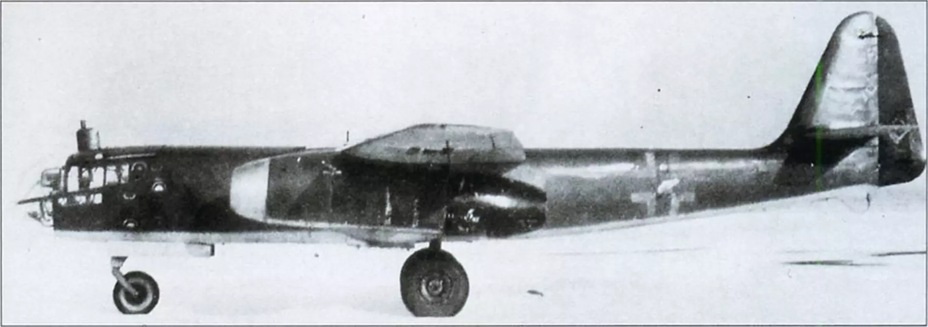 Arado Arlado Ar 234 B-2 αντιδραστήρας υψηλής ταχύτητας κατά τη διάρκεια των δοκιμών στο Rehlin, πλάγια όψη