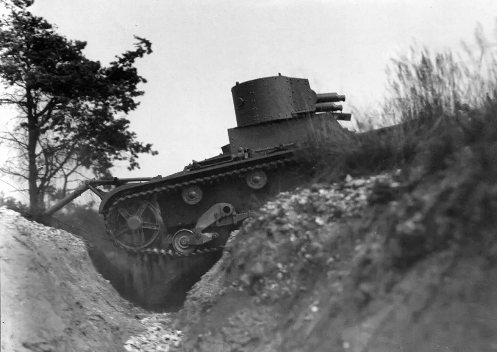 Yuri Pasholok. 6-Tonne Vickers-Tank (Vickers) - Bestseller exportieren