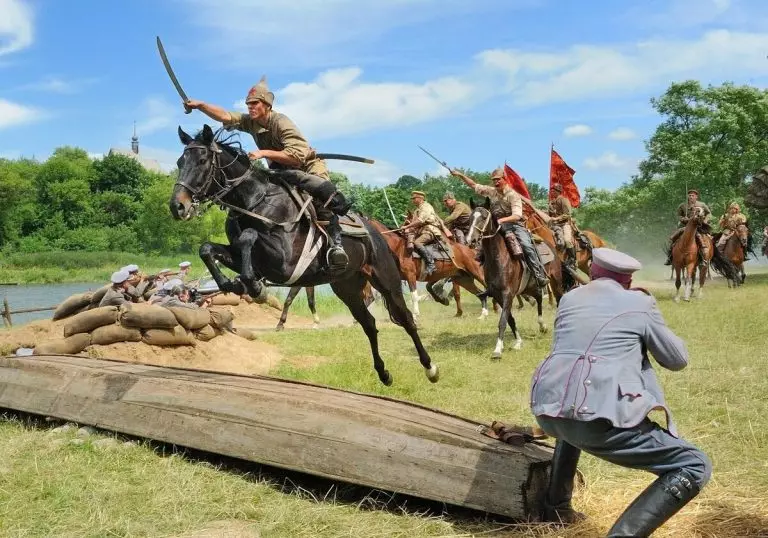 Imperiýanyň ölümi. Hatriotik uruş 1918-1922. III-nji bölüm. 17-nji oktýabr