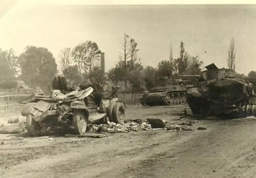 Prokhorovka 1941. Kev sib ntaus sib tua ntawm 12 lub tsev faib tawm ntawm 8 lub tsev nyob ze ntawm lub zos ntawm cheeb tsam ntawm thaj chaw.