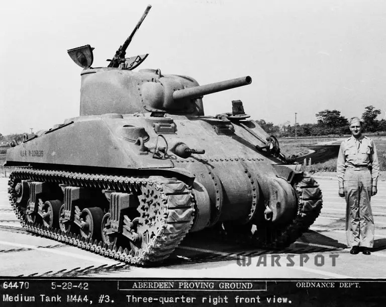 ሦስተኛው የአውሮፕላን አብራሪ ናሙና መካከለኛ ታንክ M4A4. ጠበቆች ፖሊጎን, የግንቦት 1942 መጨረሻ