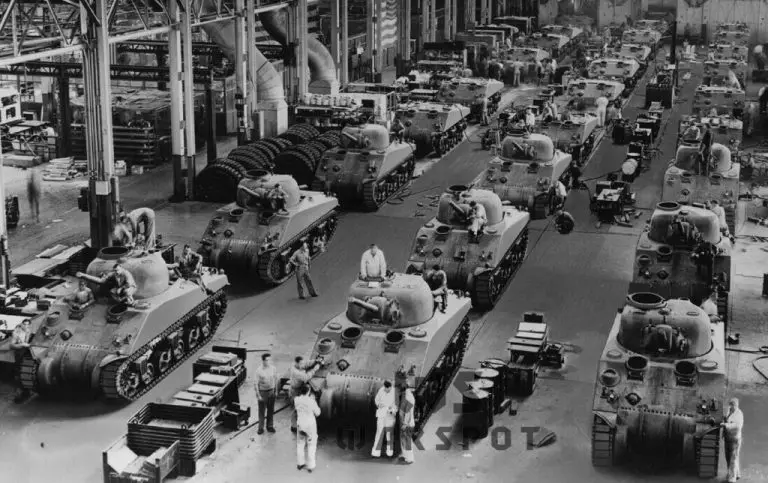 Producció de M4A4 de tanc mitjà a Detroit Tank Arsenal, 1942