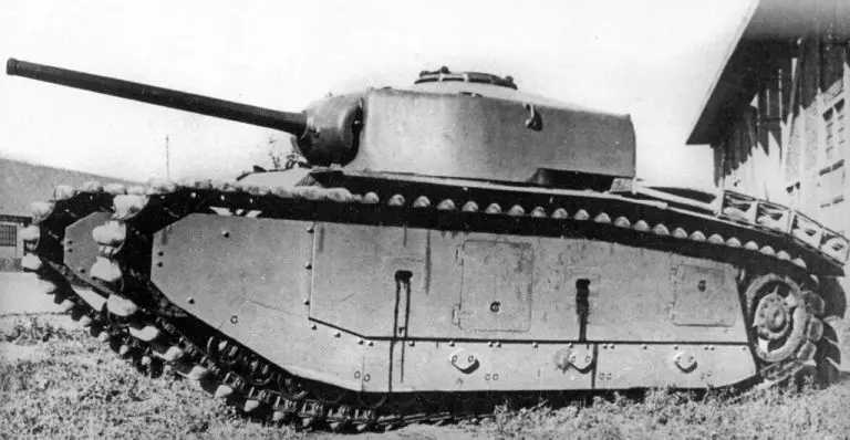 Beraz, lehenengo prototipoa Arl 44. Autoak ACL 1 dorrea jaso zuen, eta horietan 75 mm-ko Cannon SA 44 instalatu zen