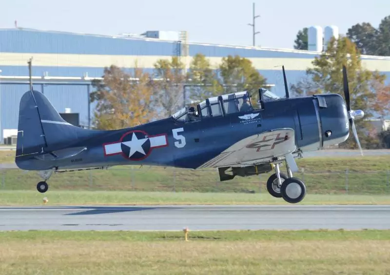 道格拉斯SBD“Dauntless”轰炸机。美国。当速度真的不重要时