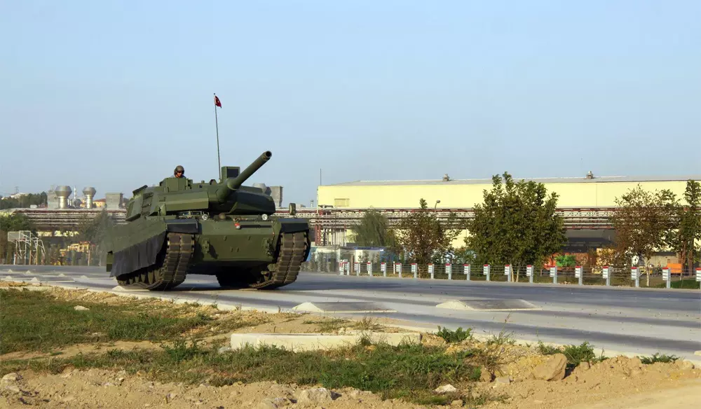 I-Turkish Turkey Altay iplasti yokwala i-T-90C ye-Russian kunye ne-Ukraine-m