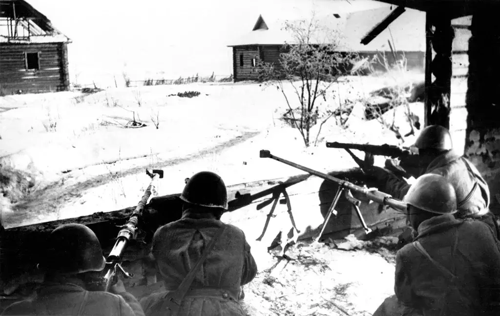 Aparecendo na frente no outono de 1941, um ano depois, Ftrd Steel para os alemães de uma verdadeira dor de cabeça