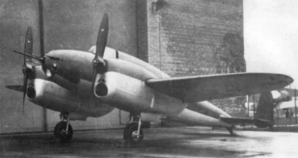 Den första prototypen PZL P-38 / I med rangermotorer och träskruvar