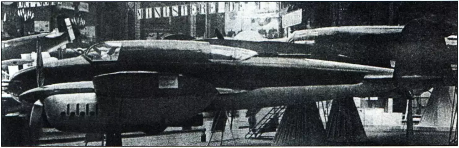 Ang ikaduha nga prototype PZL P-38 / II, gipresentar sa Paris Aviation