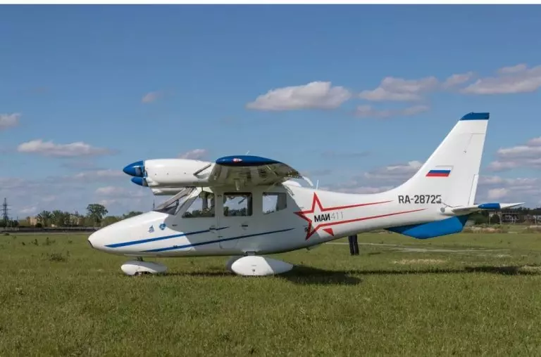 O avión pode despegar das tiras de terra