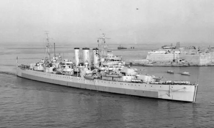 အခြားရွေးချယ်စရာလေယာဉ်တင်သင်္ဘော Invinxib (HMS မအောင်မြင်နိုင်) ။ အင်္ဂလန်