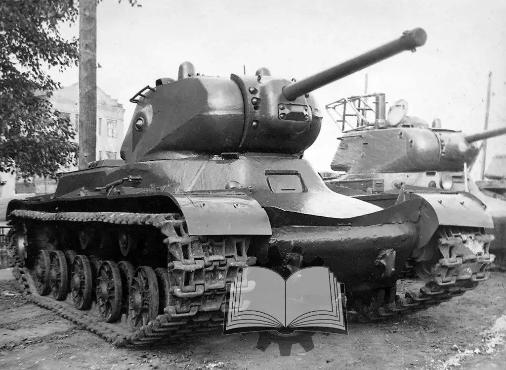 Katapusan nga kontorno KV-13. Tank nahimong usa sa mga tunga, taliwala links sa atubangan IP-85, ingon man usab sa ANG-2