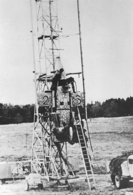 Kampjun tat-test pilotabbli BP 20 m23 fil-bidu, l-1 ta 'Marzu, 1945. Disinjatur Eric Bahoma jagħti l-aħħar struzzjonijiet lill-Lothar pilota li Ziber, li jinsabu fil-kabina tal-pilota. Illustrazzjoni mill-Ktieb ta 'David Mayry "Bachem-Werke BA 349" Natter "" (1999)