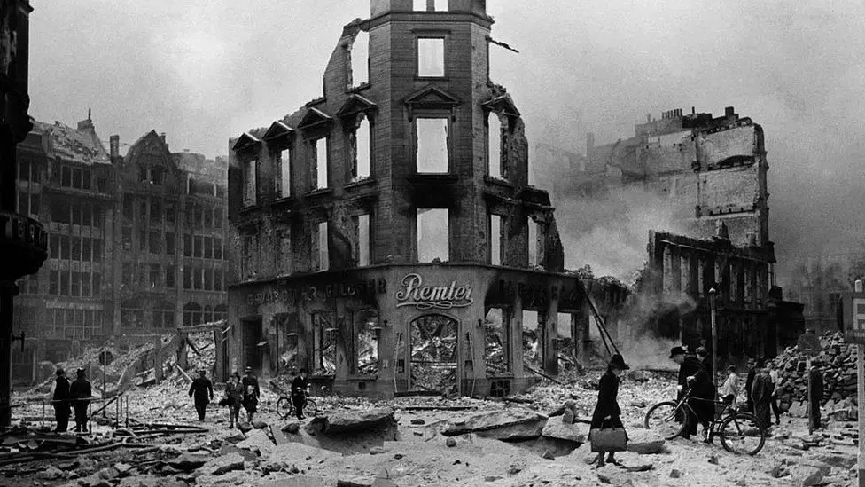 Destrución en Hamburgo, xullo de 1943 BBC.com