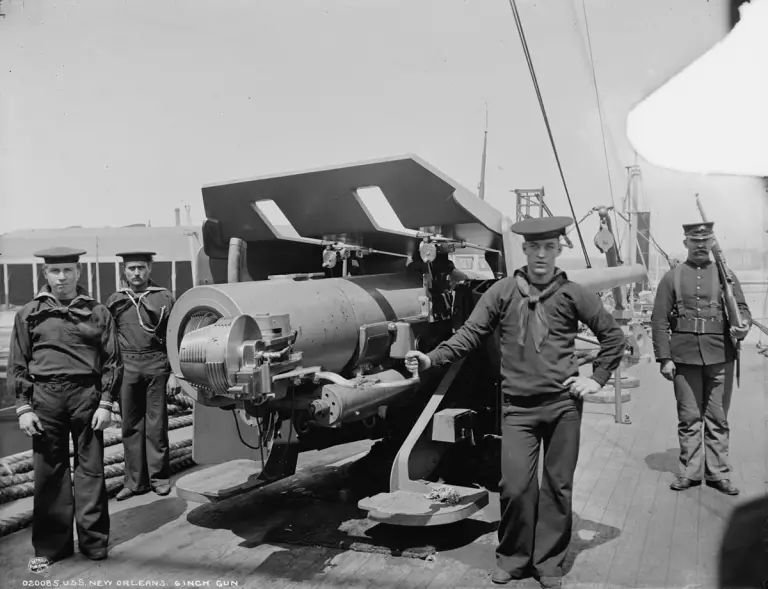 6-cola pafilo sur USS-nova Orleano