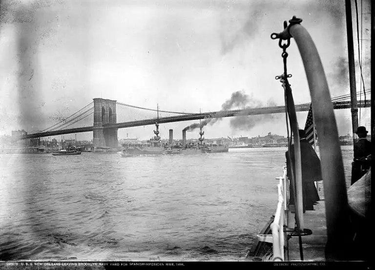 USS New Orleans, kite Brooklyn Naval SHIPYARD nan 1898 pou Lagè Panyòl-Ameriken an.