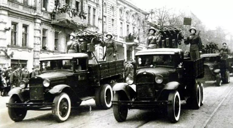 Gaz Gaz-AAA'nın huzurlu ve askeri kademeleri