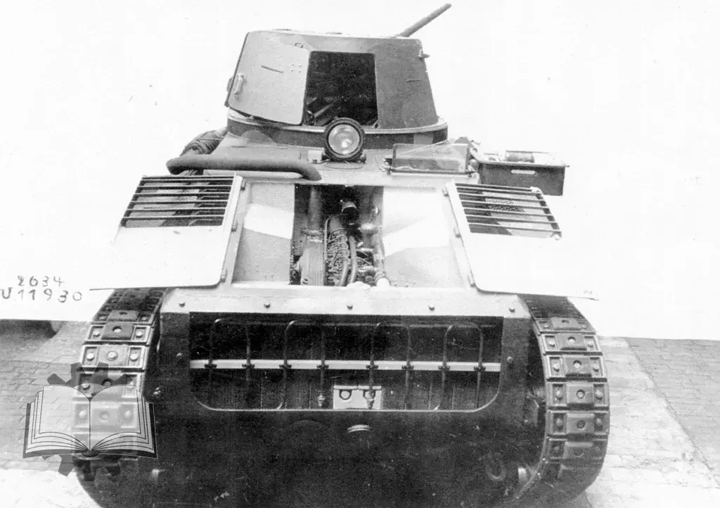 Unlike the tank, on which the tanks later removed on the tongue shelves, RH L.Tr. SFL. retained the original placement of tanks